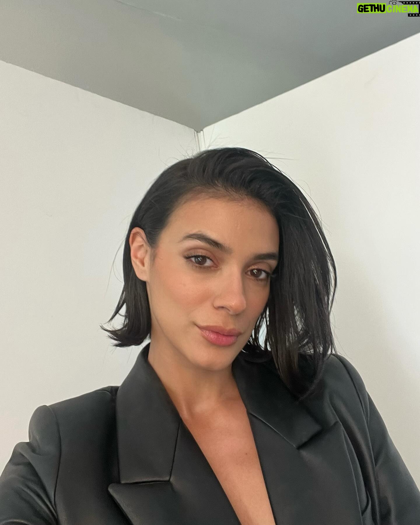 Actress Laysla De Oliveira HD Instagram Photos and Wallpapers May 2024 ...