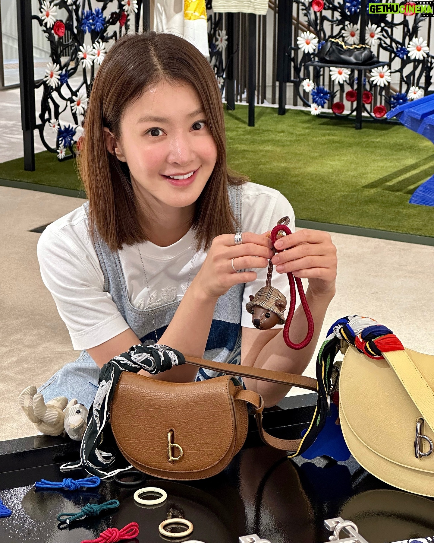 Lee Si-young | Gethu Cinema