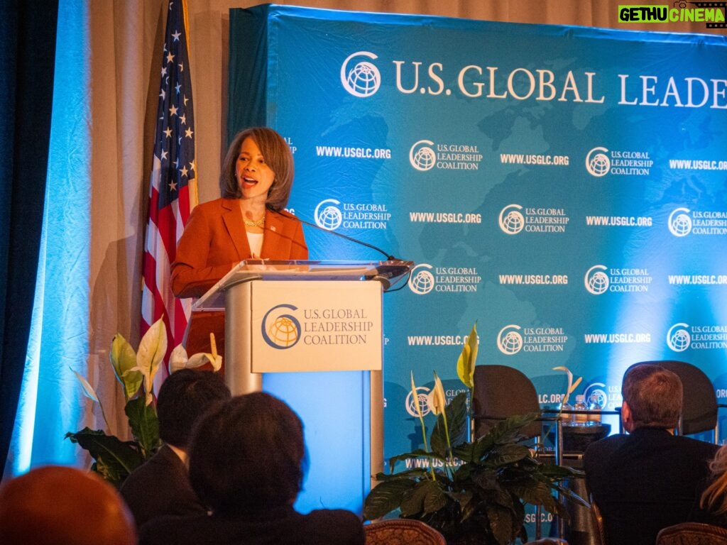 Actress Lisa Blunt Rochester HD Instagram Photos and Wallpapers May ...