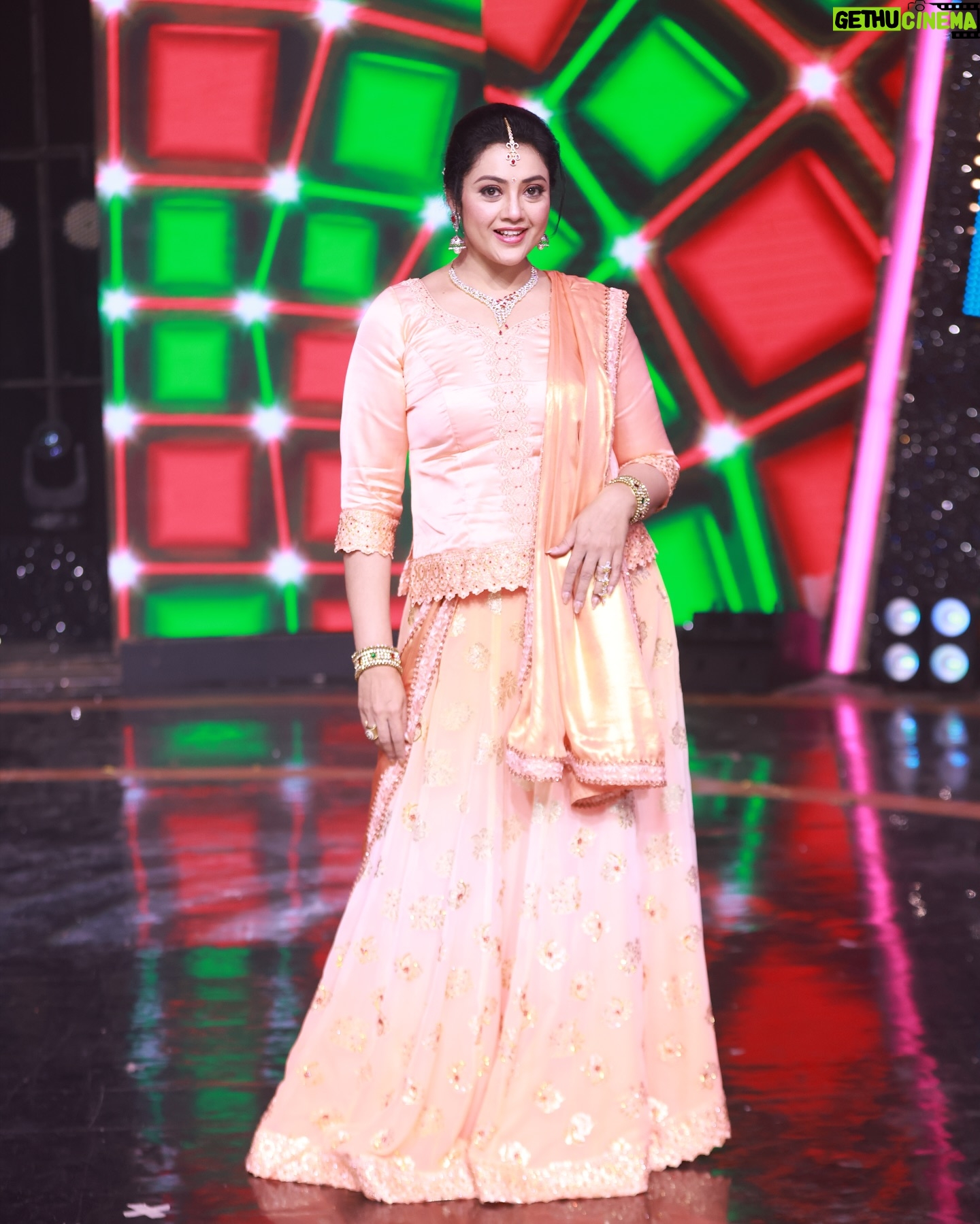 Actress Meena HD Instagram Photos and Wallpapers June 2024 | Gethu Cinema