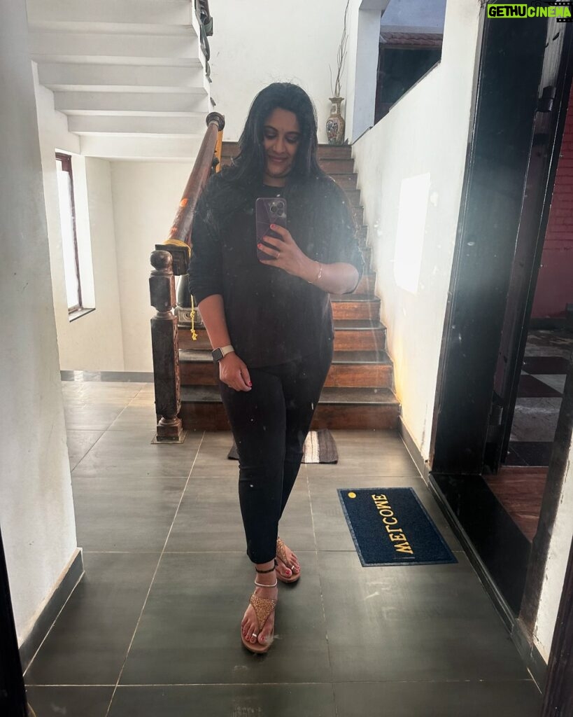 Actress Meera Krishna, Meera Siva HD Instagram Photos and Wallpapers ...