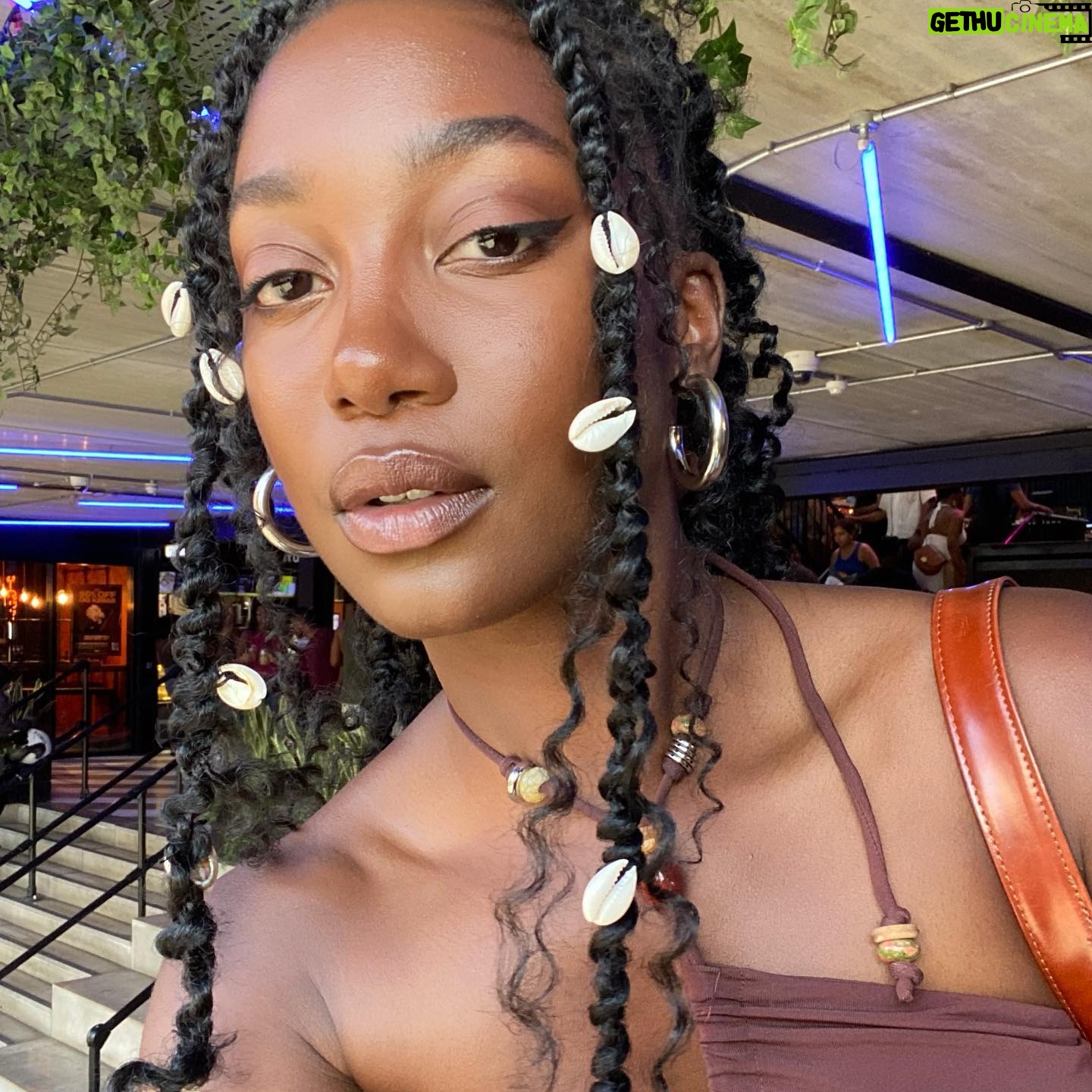 Mouna Traoré Wiki, Biography, Age, Photos, Spouse and more