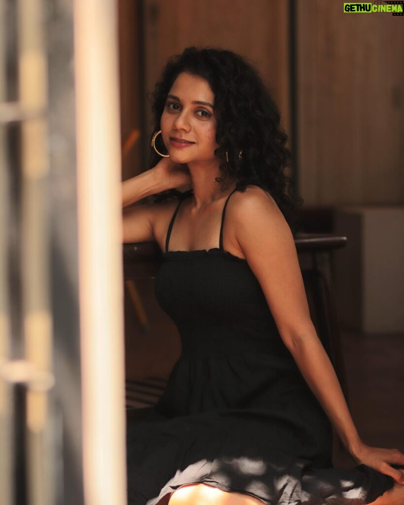 Actress Namita Krishnamurthy HD Instagram Photos and Wallpapers June 2024 | Gethu Cinema
