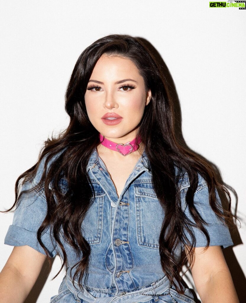 Actress Natasha Slayton HD Instagram Photos and Wallpapers April 2022 ...