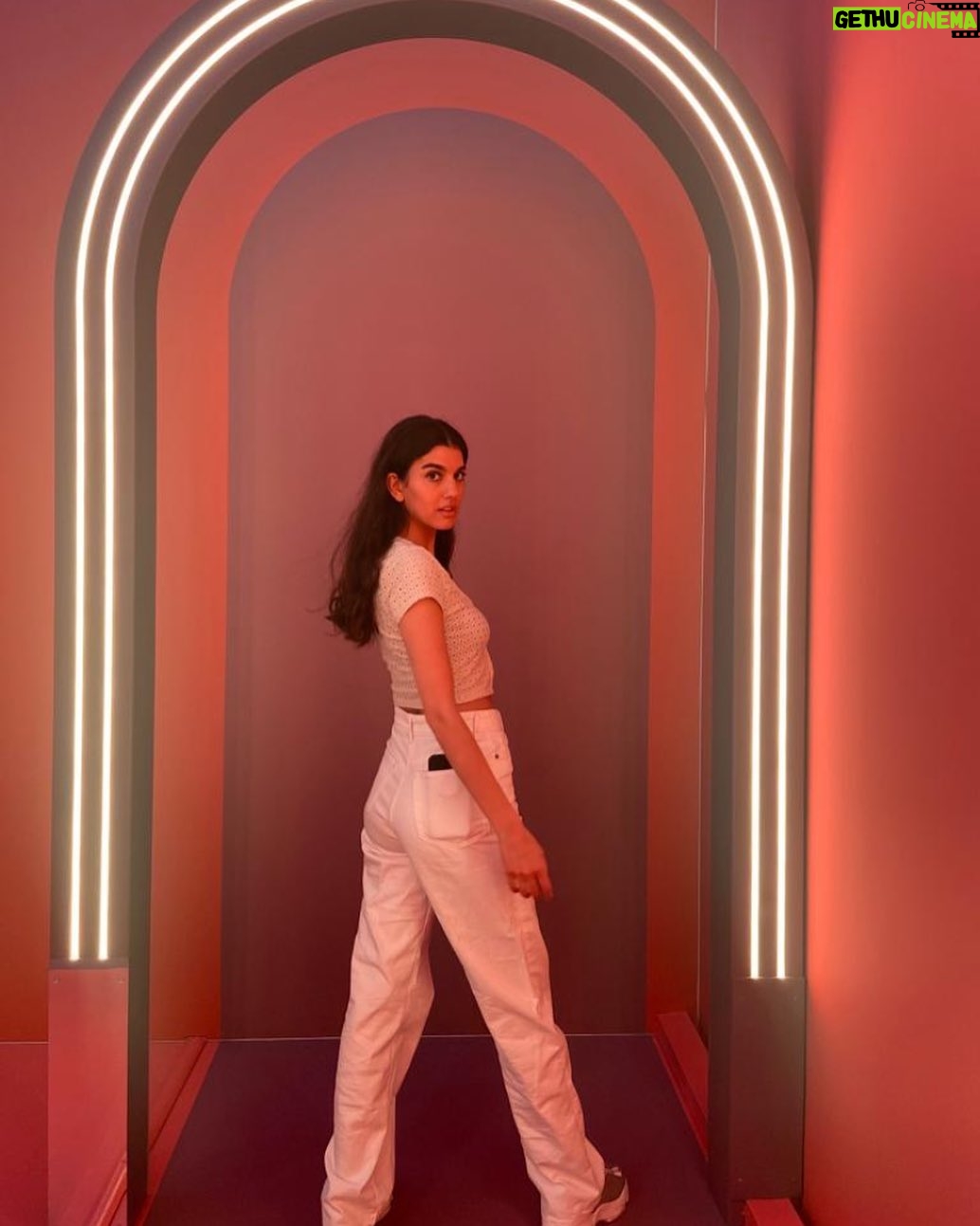 Nathalie Varli Wiki, Biography, Age, Gallery, Spouse and more