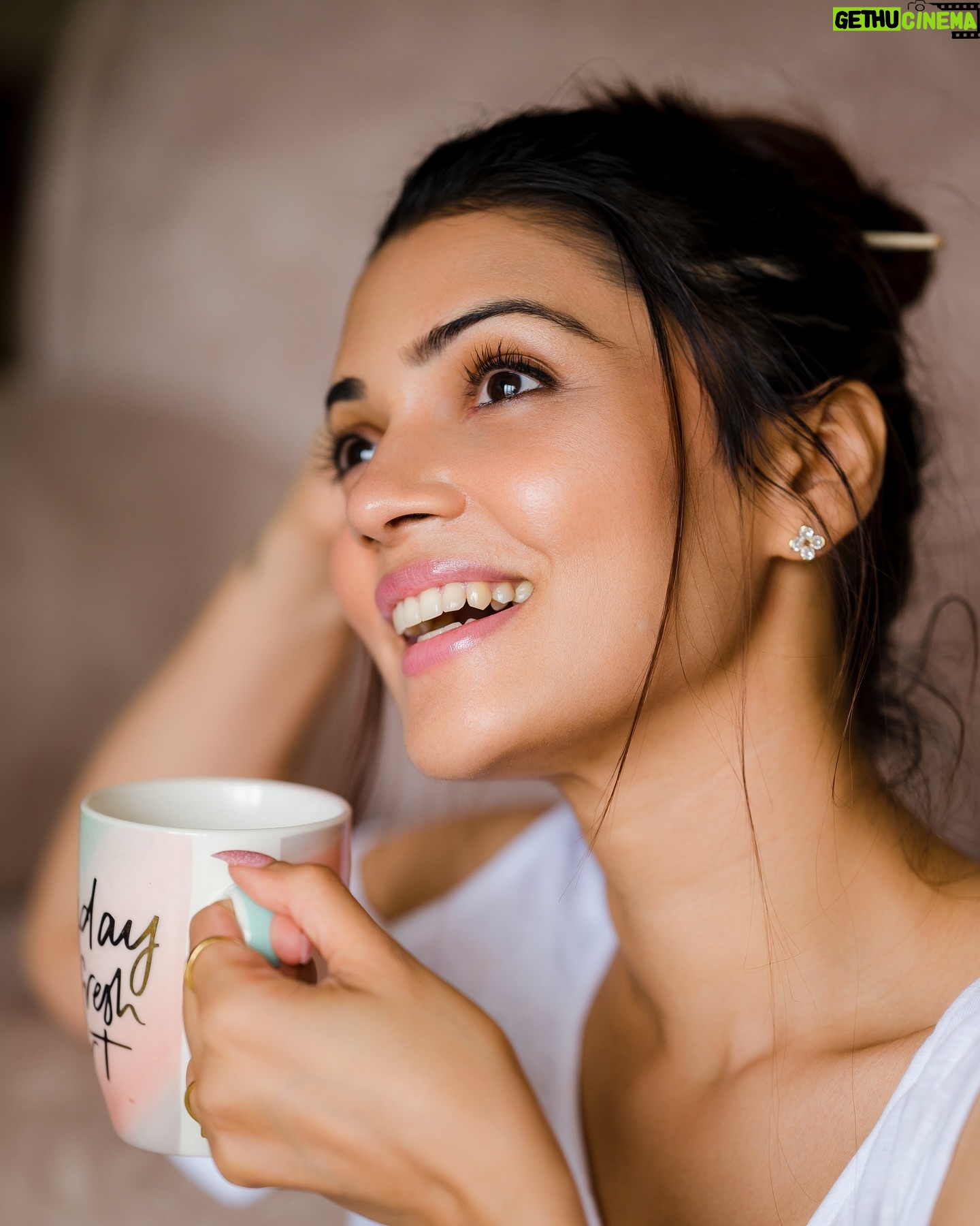 Actress Nimika Ratnakar HD Instagram Photos and Wallpapers August 2024 ...