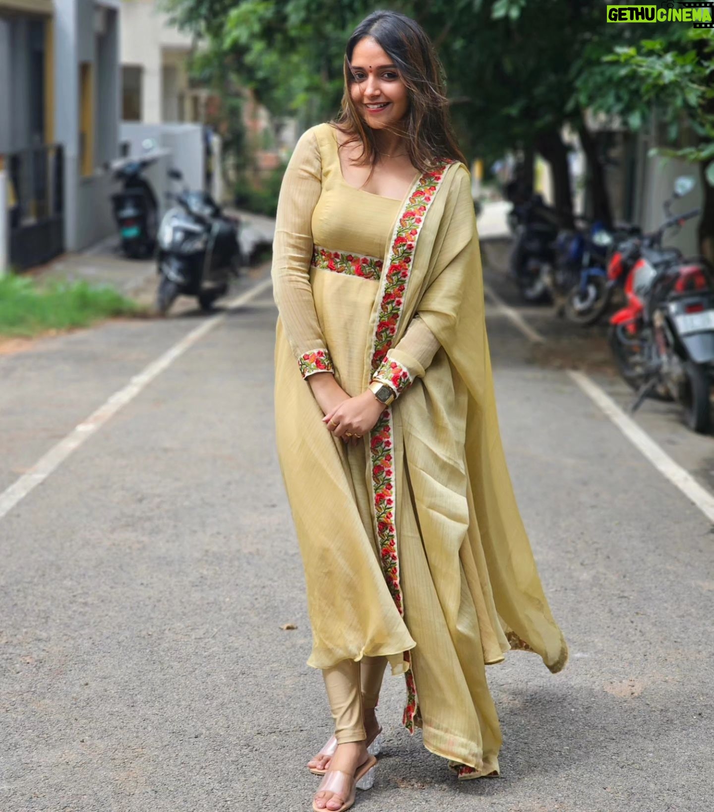 Actress Nisha Ravikrishnan HD Instagram Photos and Wallpapers June 2024 | Gethu Cinema