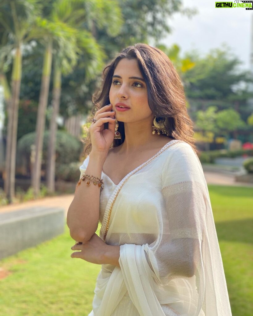 Actress Preethi Asrani HD Instagram Photos and Wallpapers May 2024 ...