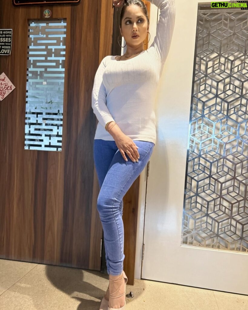 Actress Reema Vohra HD Instagram Photos and Wallpapers June 2024 ...