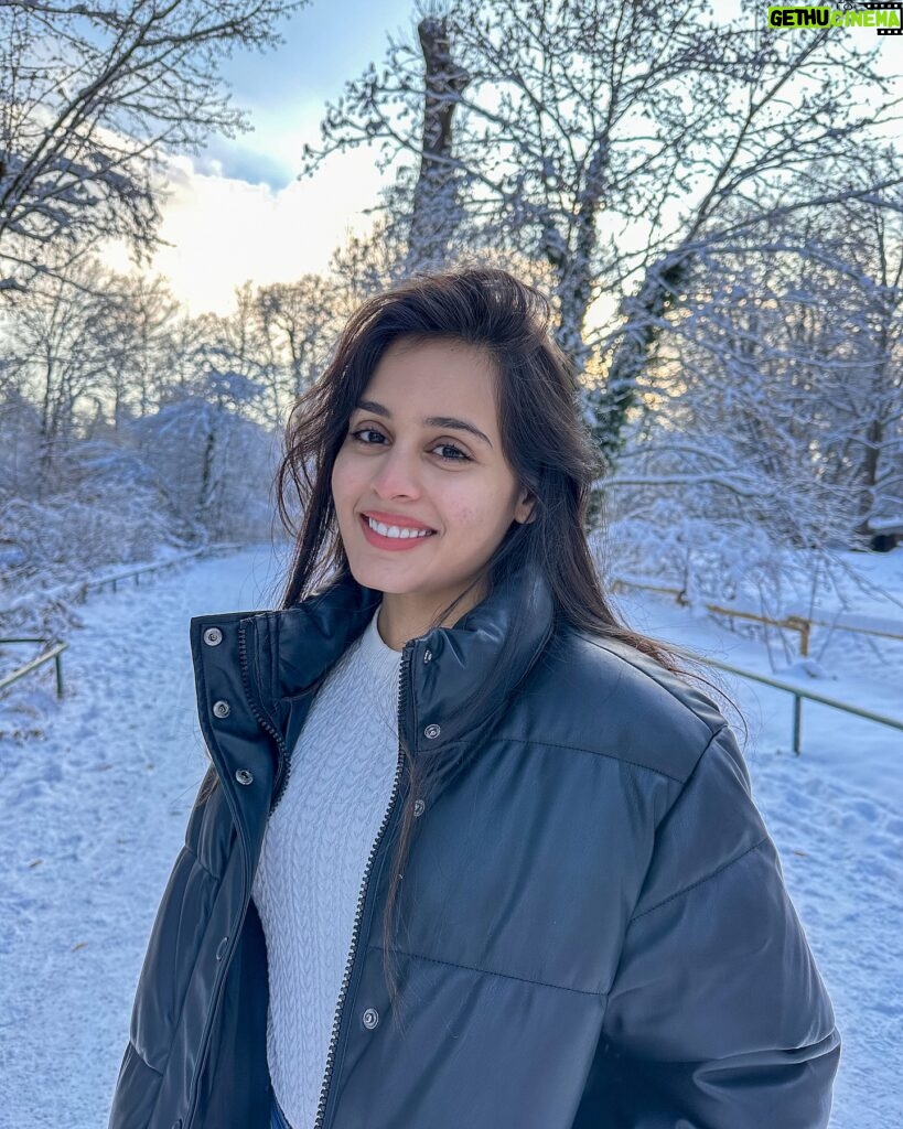 Actress Rhea Sharma HD Instagram Photos and Wallpapers June 2024 ...