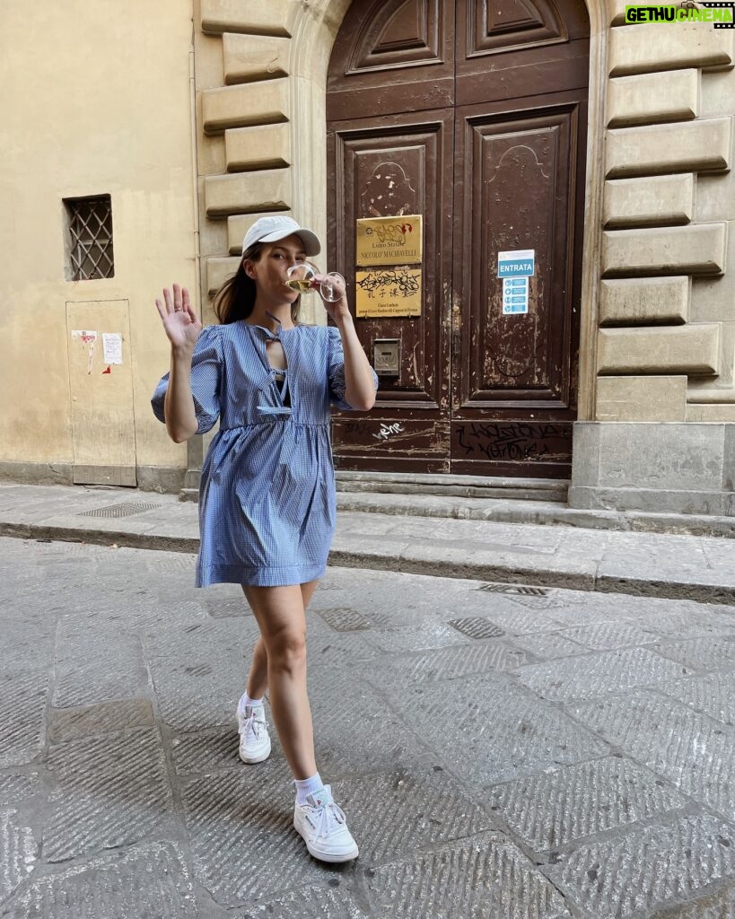 Actress Rose Simard HD Instagram Photos and Wallpapers June 2024 ...