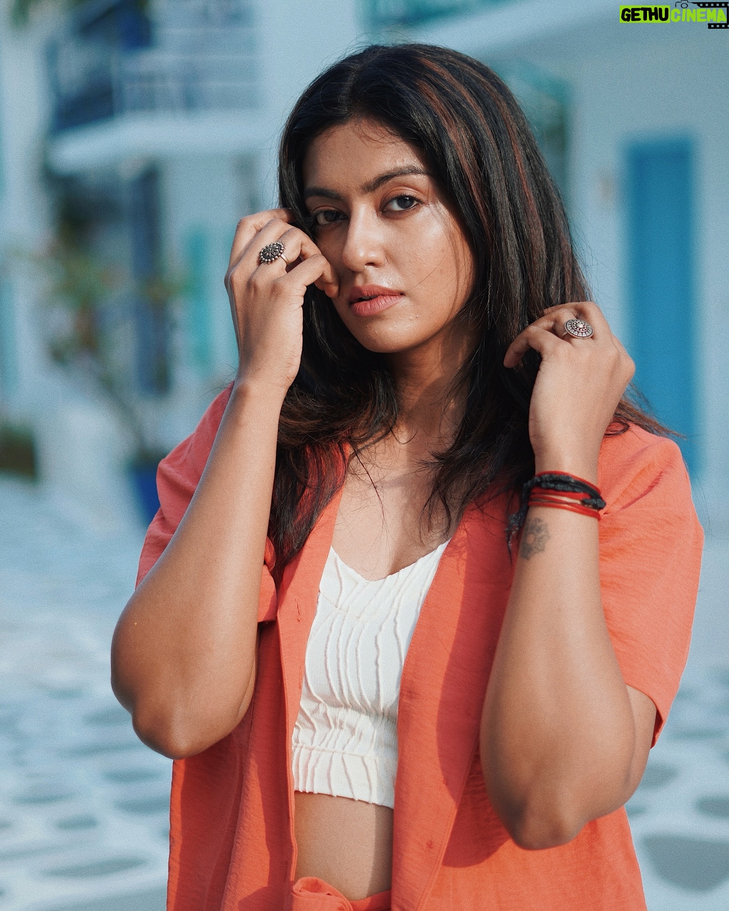 Actress Roshini Haripriyan HD Instagram Photos and Wallpapers July 2024 ...