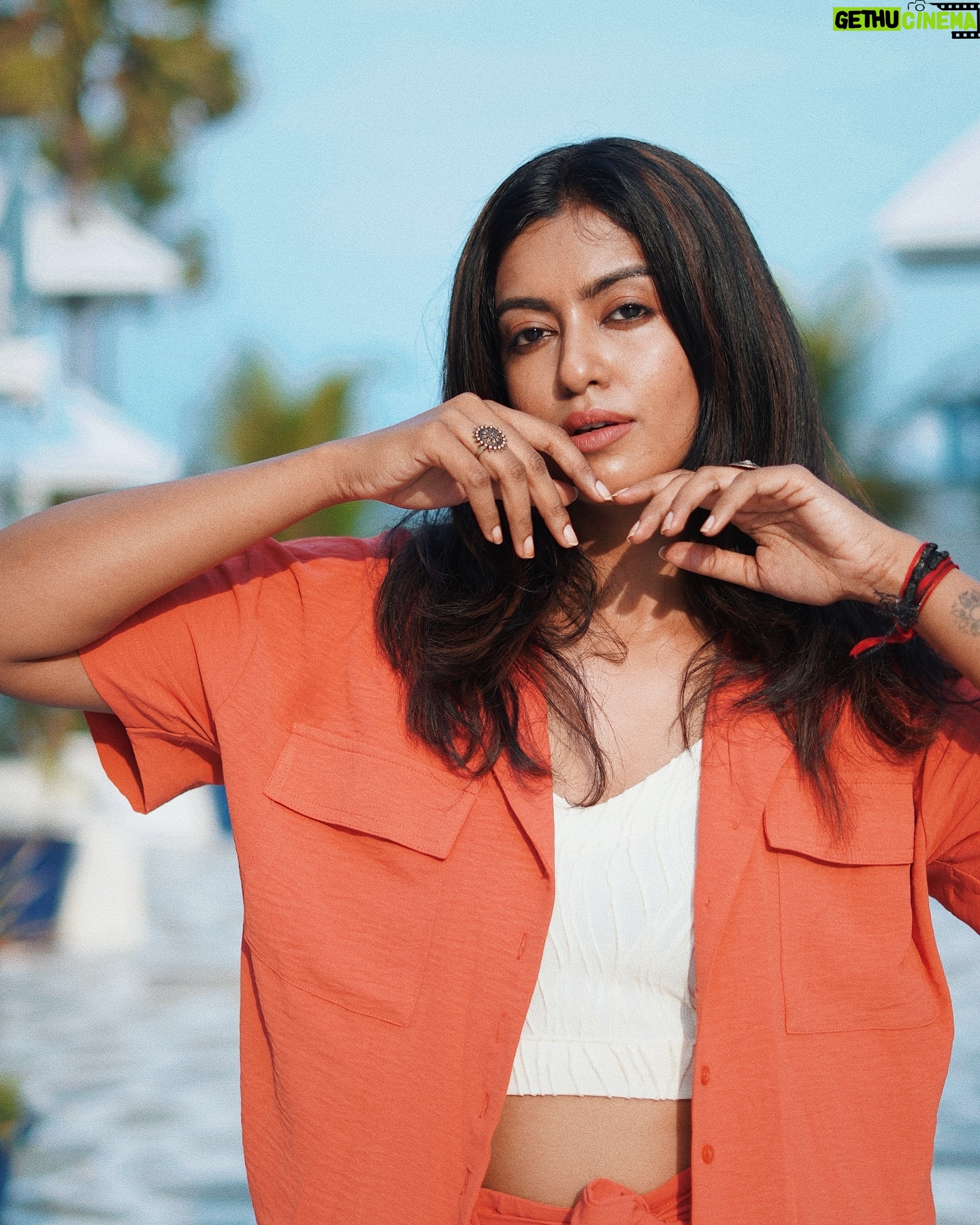 Actress Roshini Haripriyan HD Instagram Photos and Wallpapers July 2024 ...
