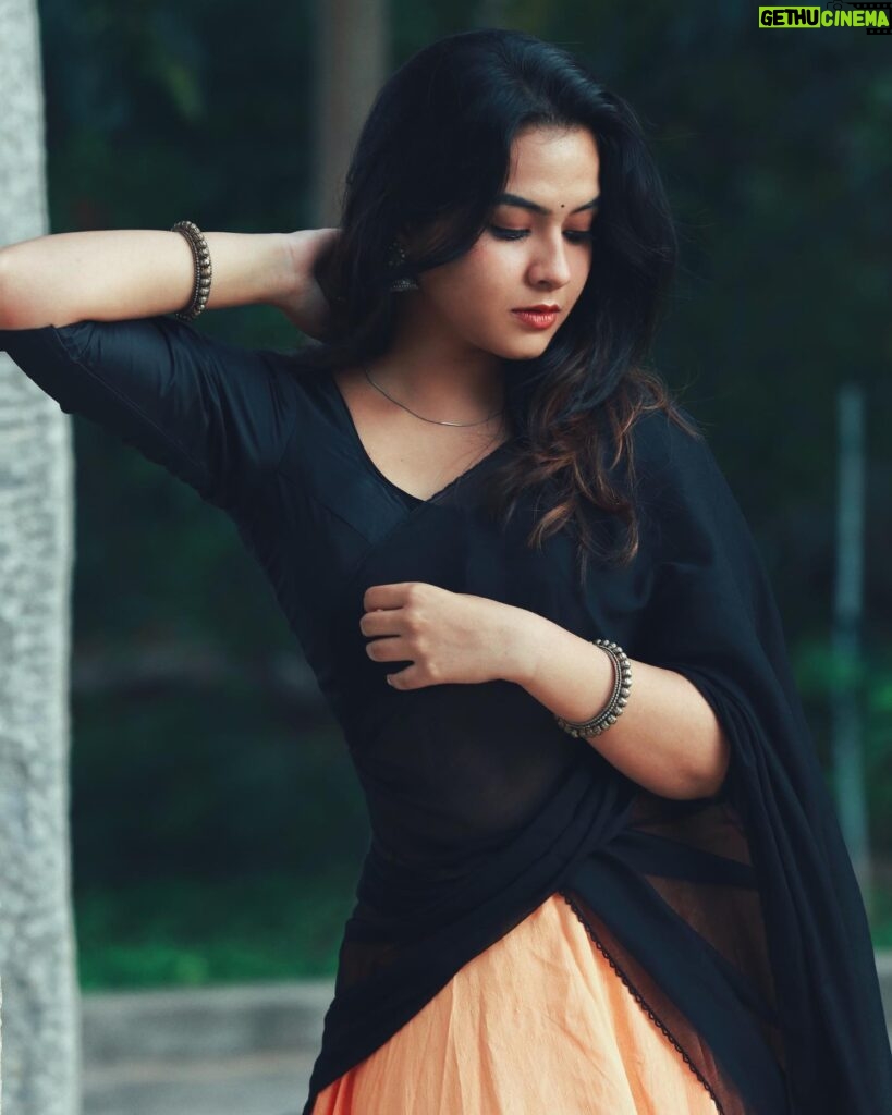 Actress Sahithi Avancha HD Instagram Photos and Wallpapers April 2023 ...