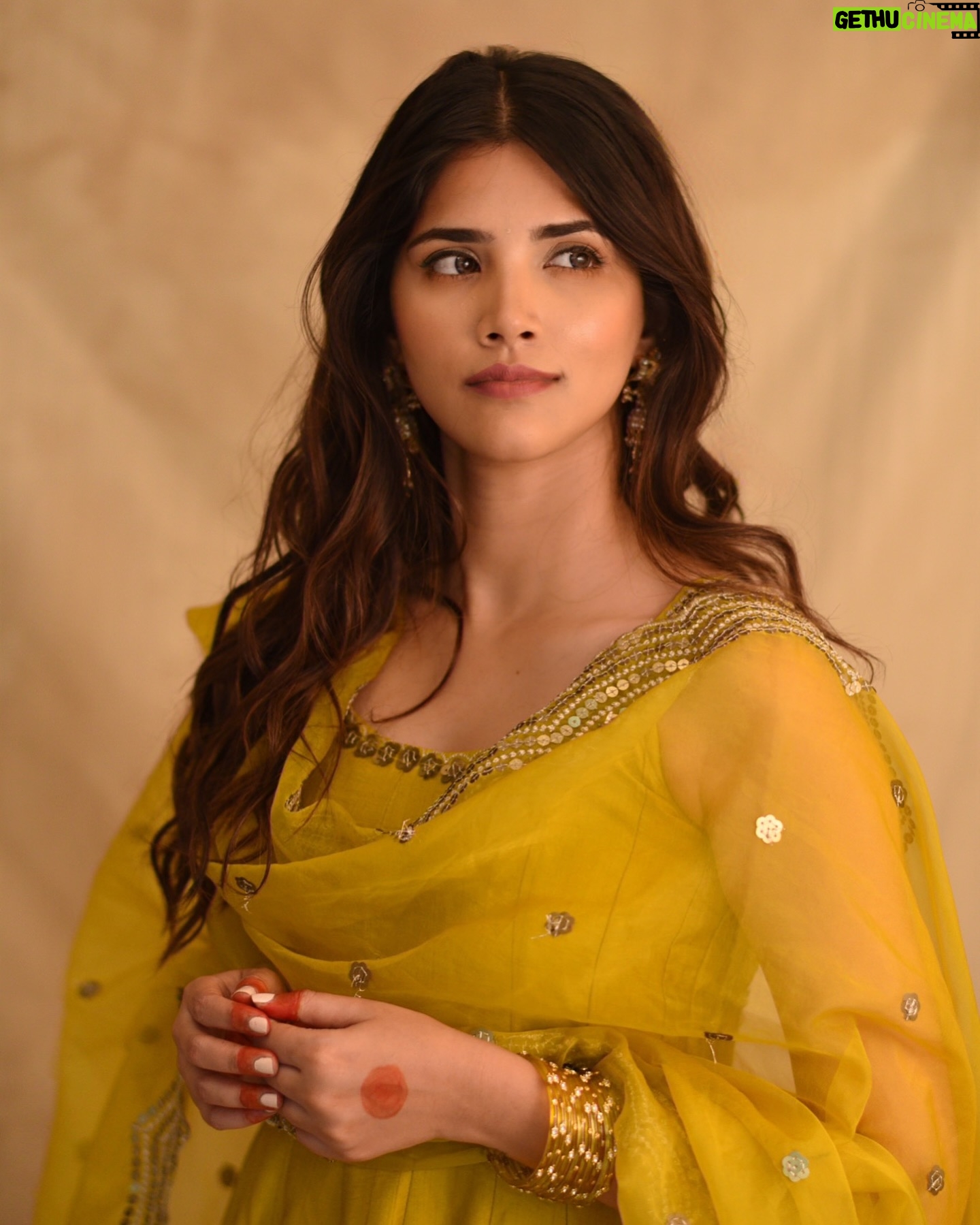 Actress Sayli Patil HD Instagram Photos and Wallpapers August 2024 ...