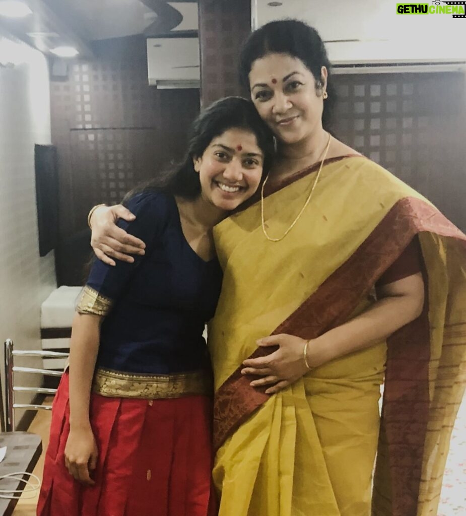 Actress Shanthi Krishna HD Instagram Photos and Wallpapers December 2023 | Gethu Cinema