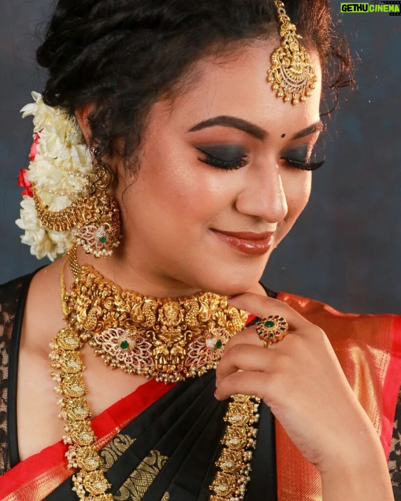 Actress Shruthi Narayanan HD Instagram Photos and Wallpapers May 2024 ...