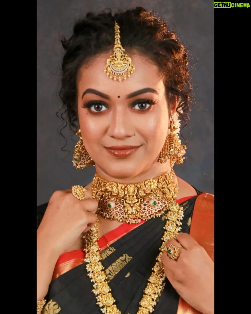 Actress Shruthi Narayanan HD Instagram Photos and Wallpapers May 2024 ...