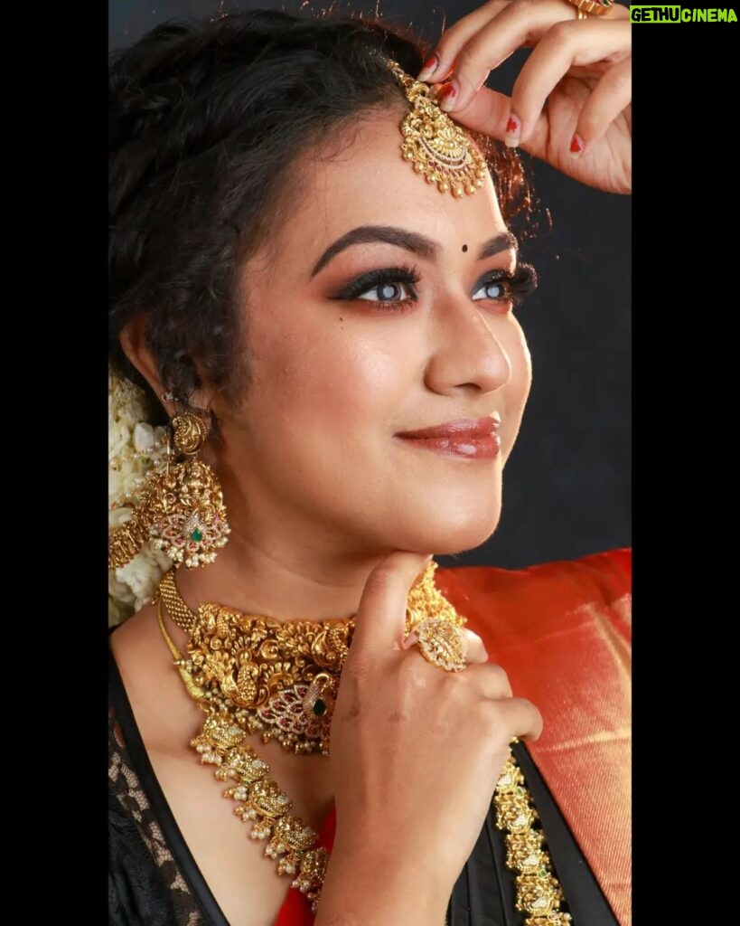 Actress Shruthi Narayanan HD Instagram Photos and Wallpapers May 2024 ...