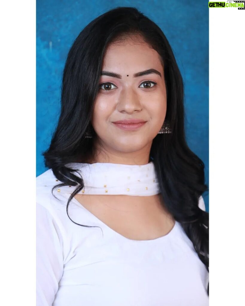 Actress Shruthi Narayanan HD Instagram Photos and Wallpapers May 2024 ...