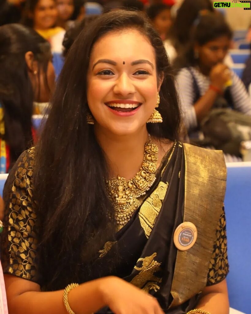 Actress Shruthi Narayanan HD Instagram Photos and Wallpapers May 2024 ...