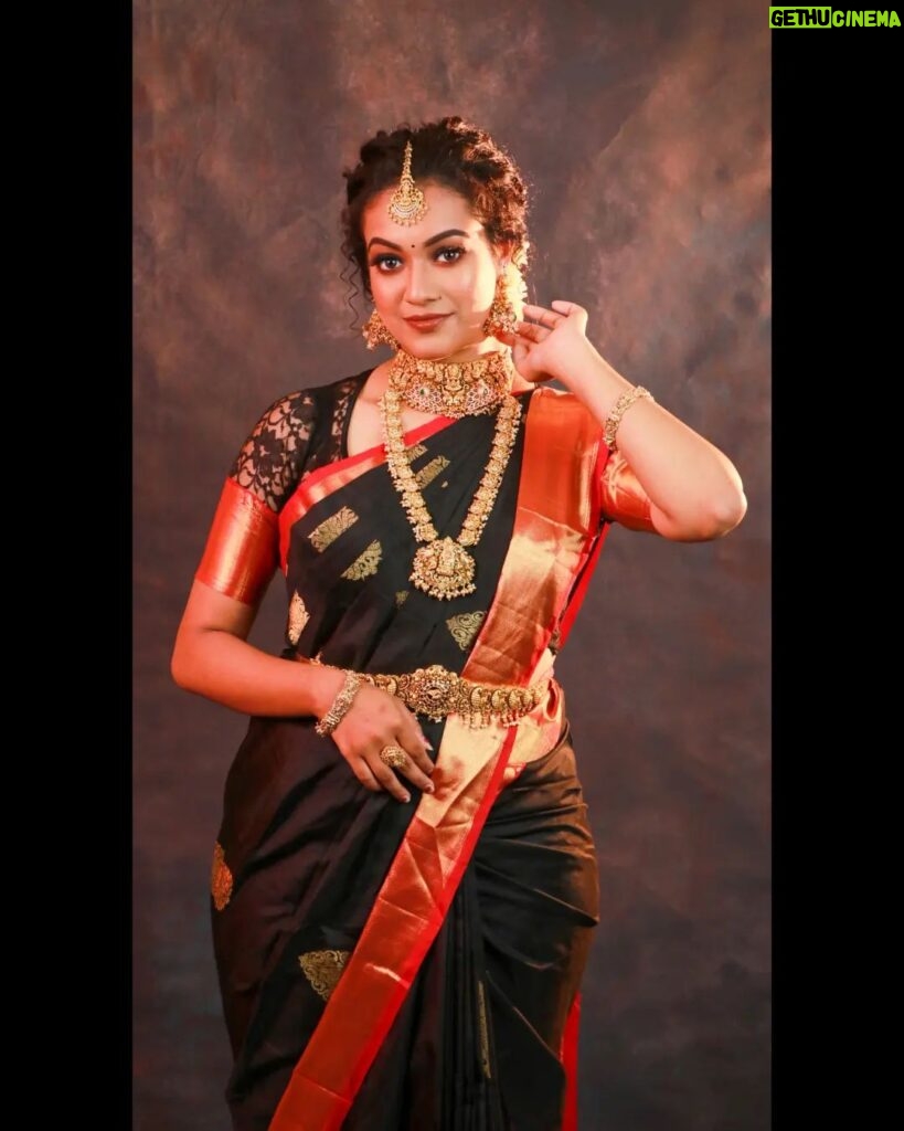 Actress Shruthi Narayanan HD Instagram Photos and Wallpapers July 2024 ...