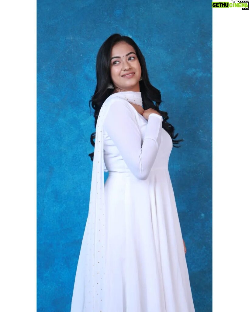 Actress Shruthi Narayanan HD Instagram Photos and Wallpapers May 2024 ...