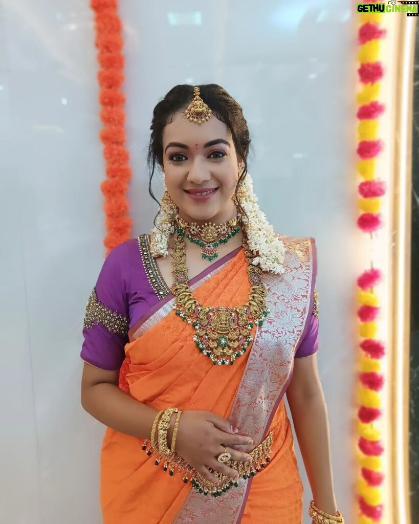 Actress Shruthi Narayanan HD Instagram Photos and Wallpapers February ...
