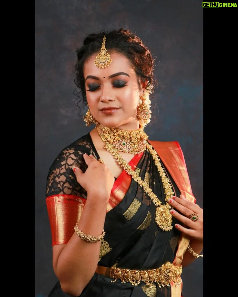Actress Shruthi Narayanan HD Instagram Photos and Wallpapers May 2024 ...