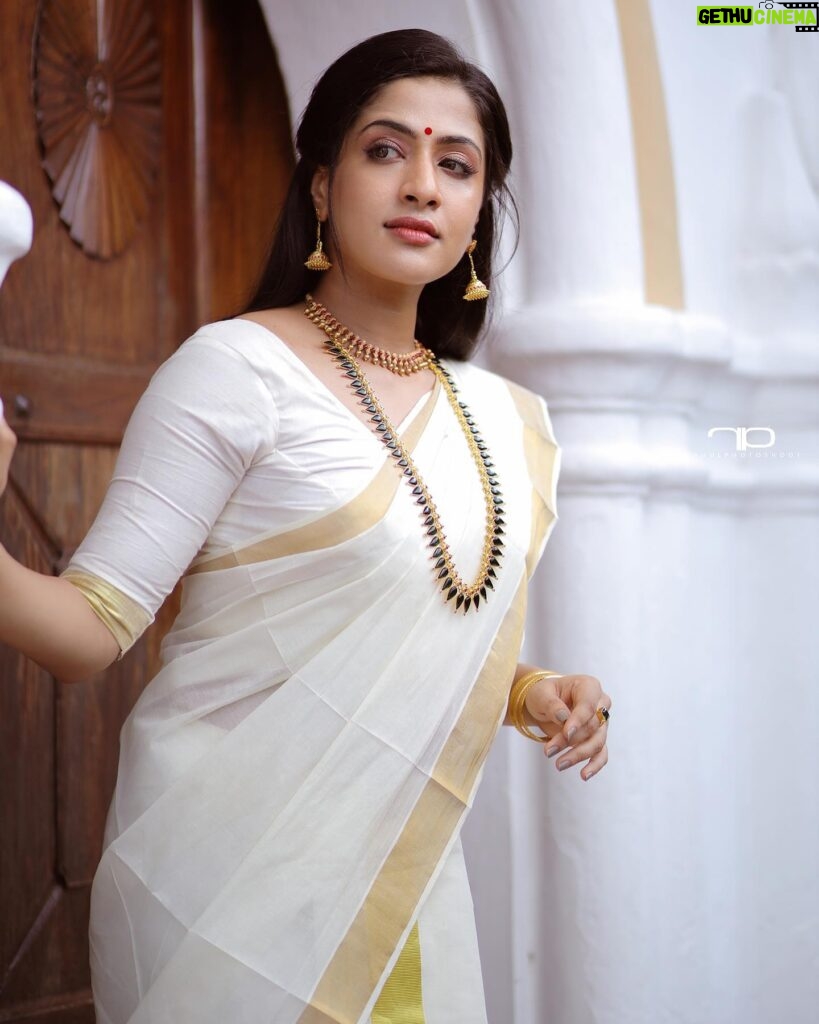 Actress Sivakami Anantha Narayan HD Instagram Photos and Wallpapers ...