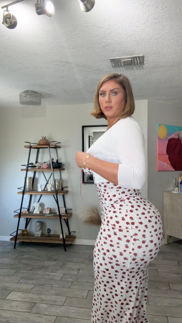 Sophie Hall Wiki, Biography, Age, Gallery, Spouse and more