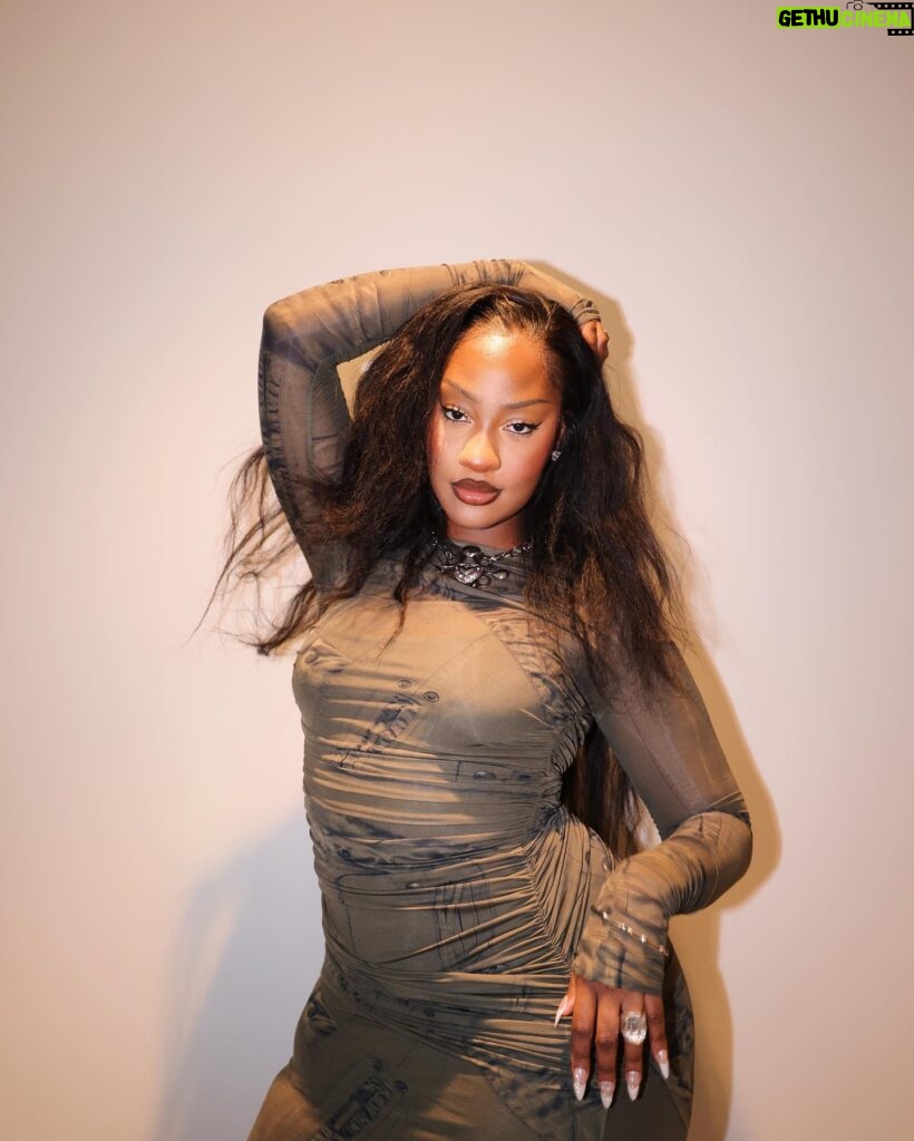 Actress Tems HD Instagram Photos and Wallpapers June 2024 | Gethu Cinema