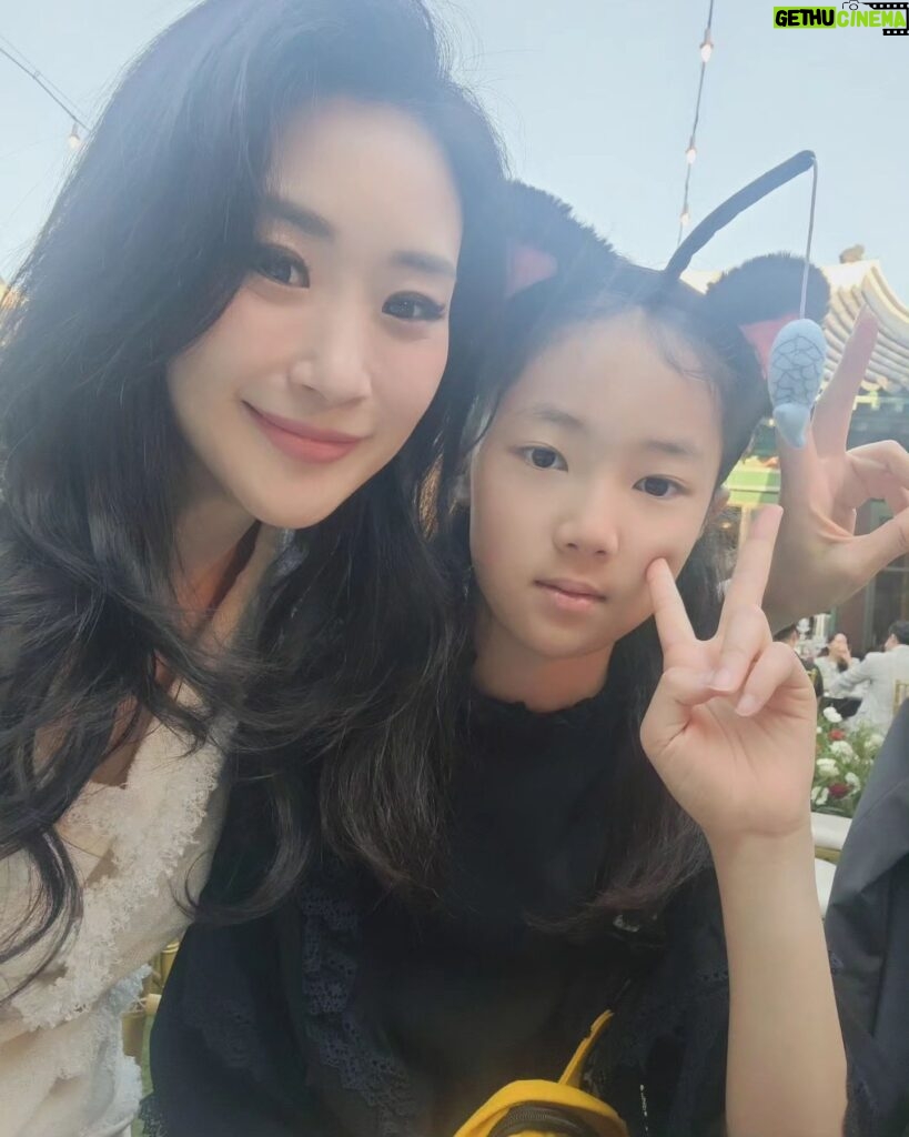 Actress Yoon Ji-min HD Instagram Photos and Wallpapers June 2024 ...