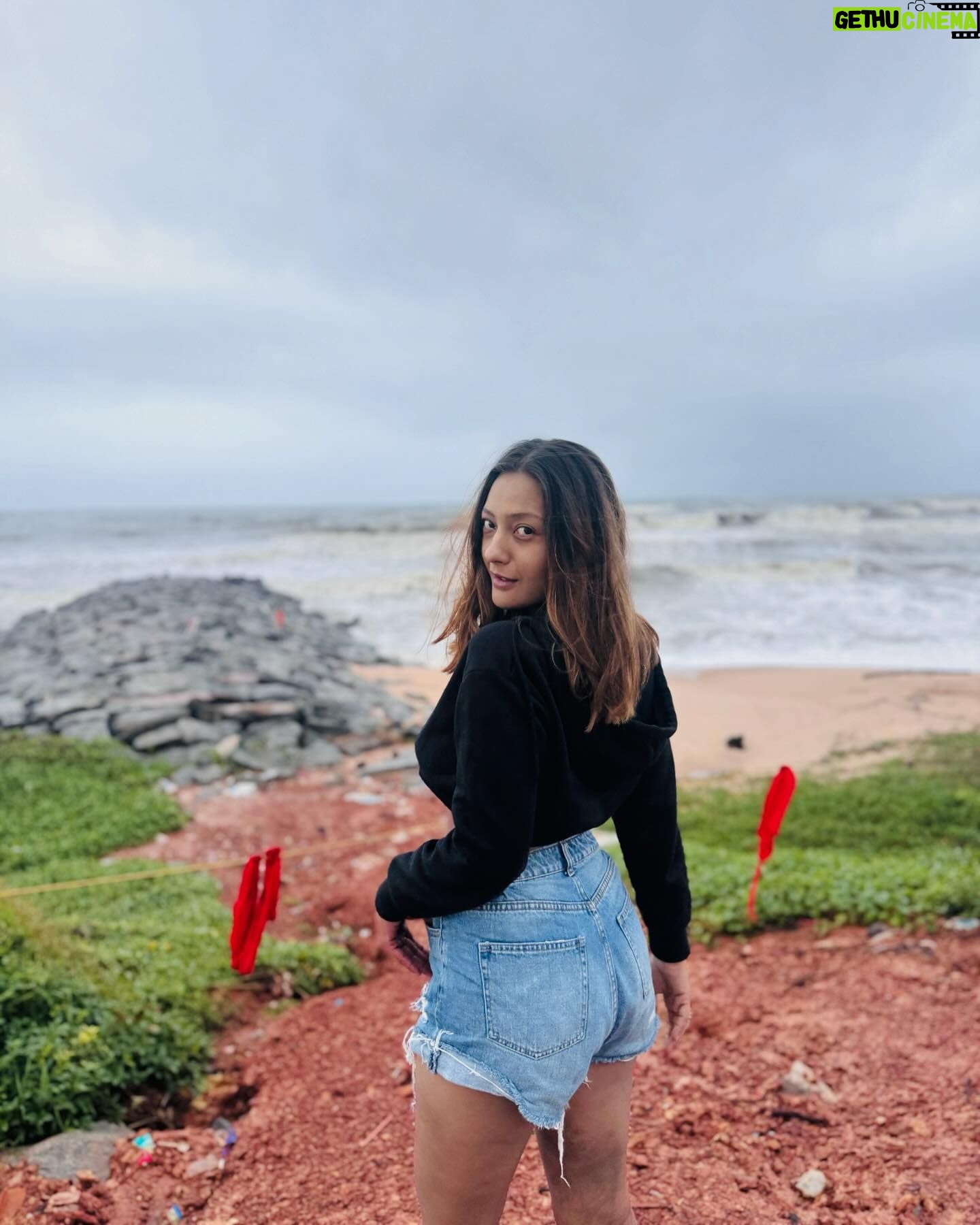 Actress Aashika Bhatia HD Instagram Photos and Wallpapers July 2024 ...