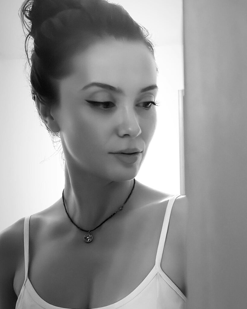 Actress Anca Dumitra HD Instagram Photos and Wallpapers April 2024 ...