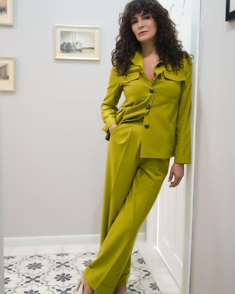 Actress Ayça İnci HD Instagram Photos and Wallpapers August 2024 ...