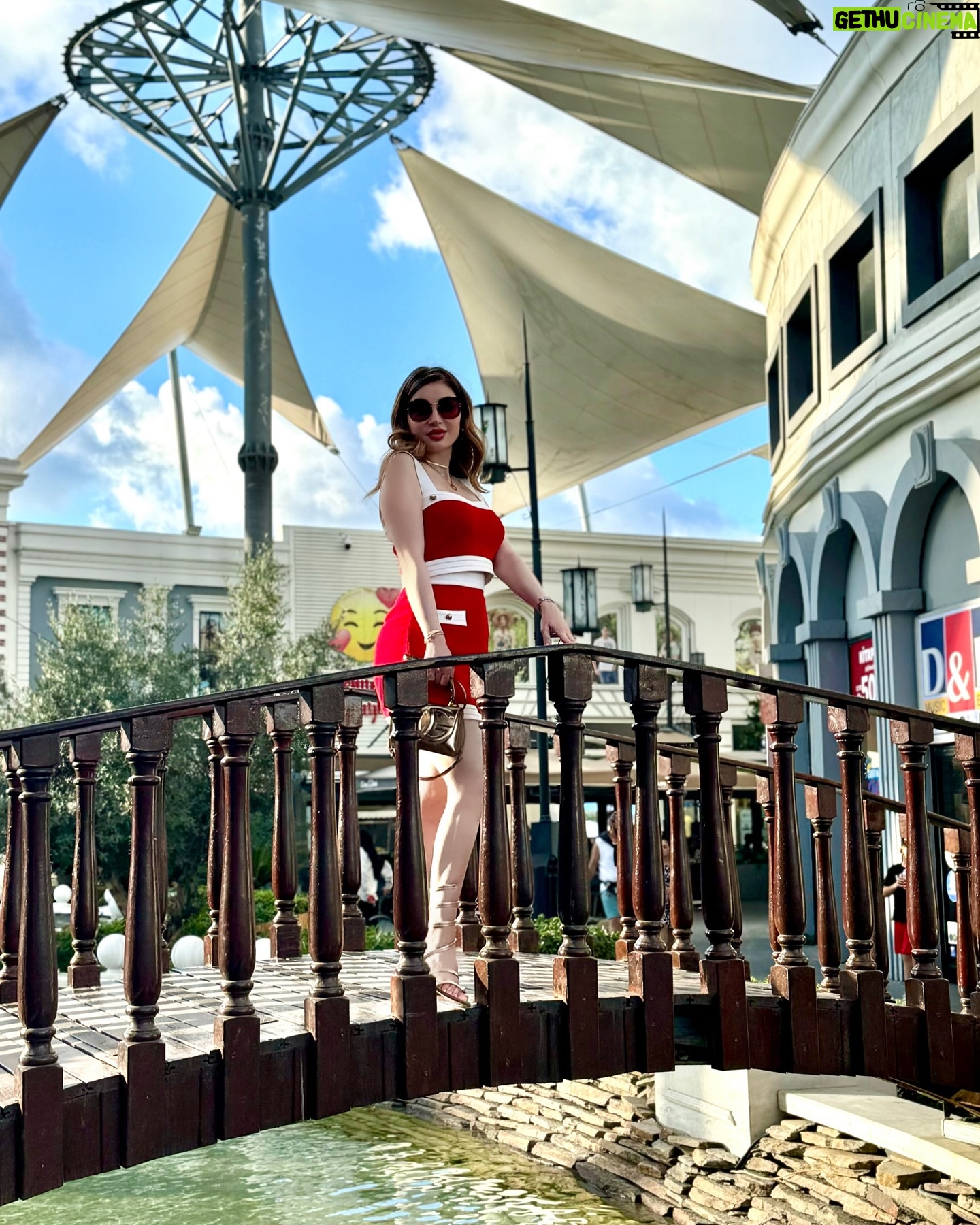 Actress Ban Adnan HD Instagram Photos and Wallpapers August 2024 ...