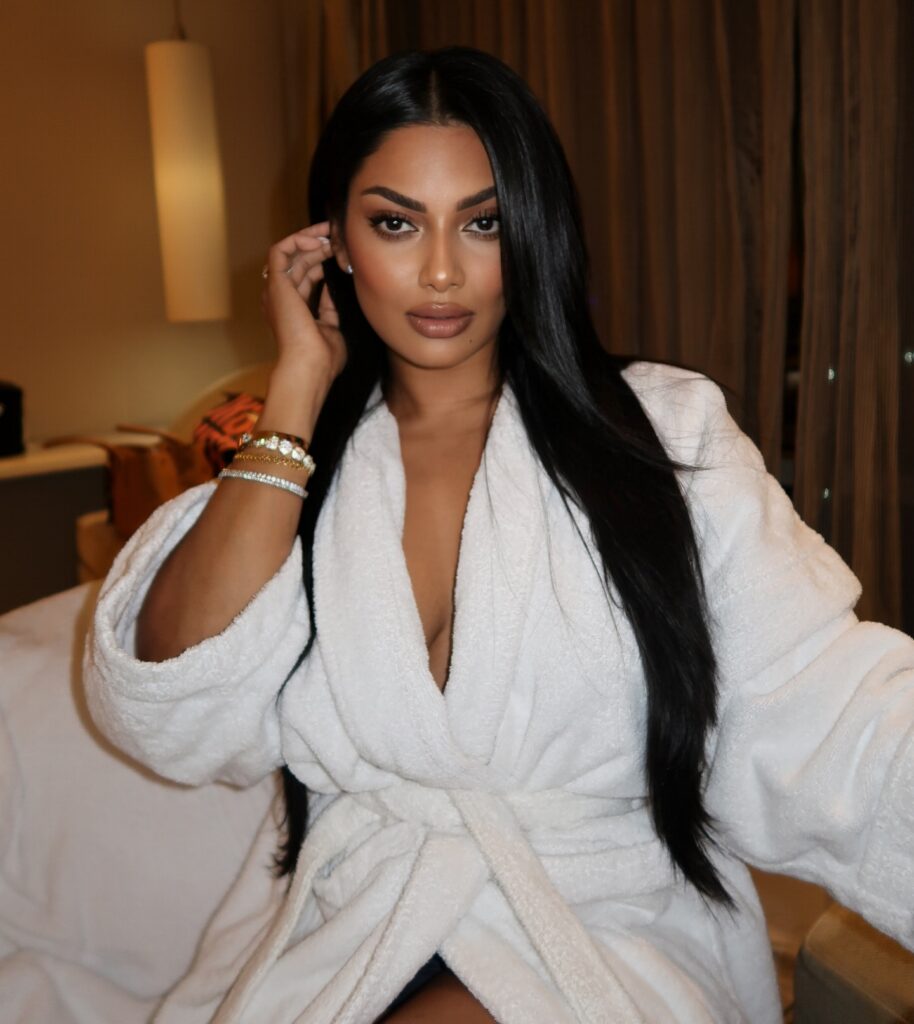 Actress Chandrika Ravi HD Photos and Wallpapers August 2024 | Gethu Cinema