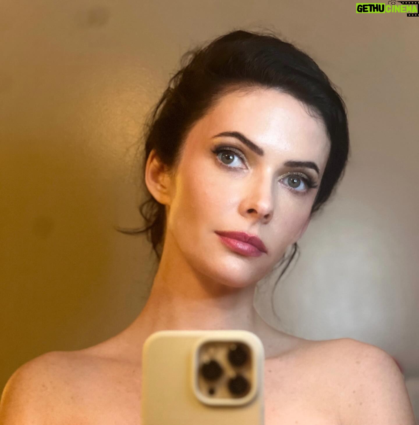 Actress Elizabeth Tulloch HD Photos and Wallpapers June 2024 | Gethu Cinema