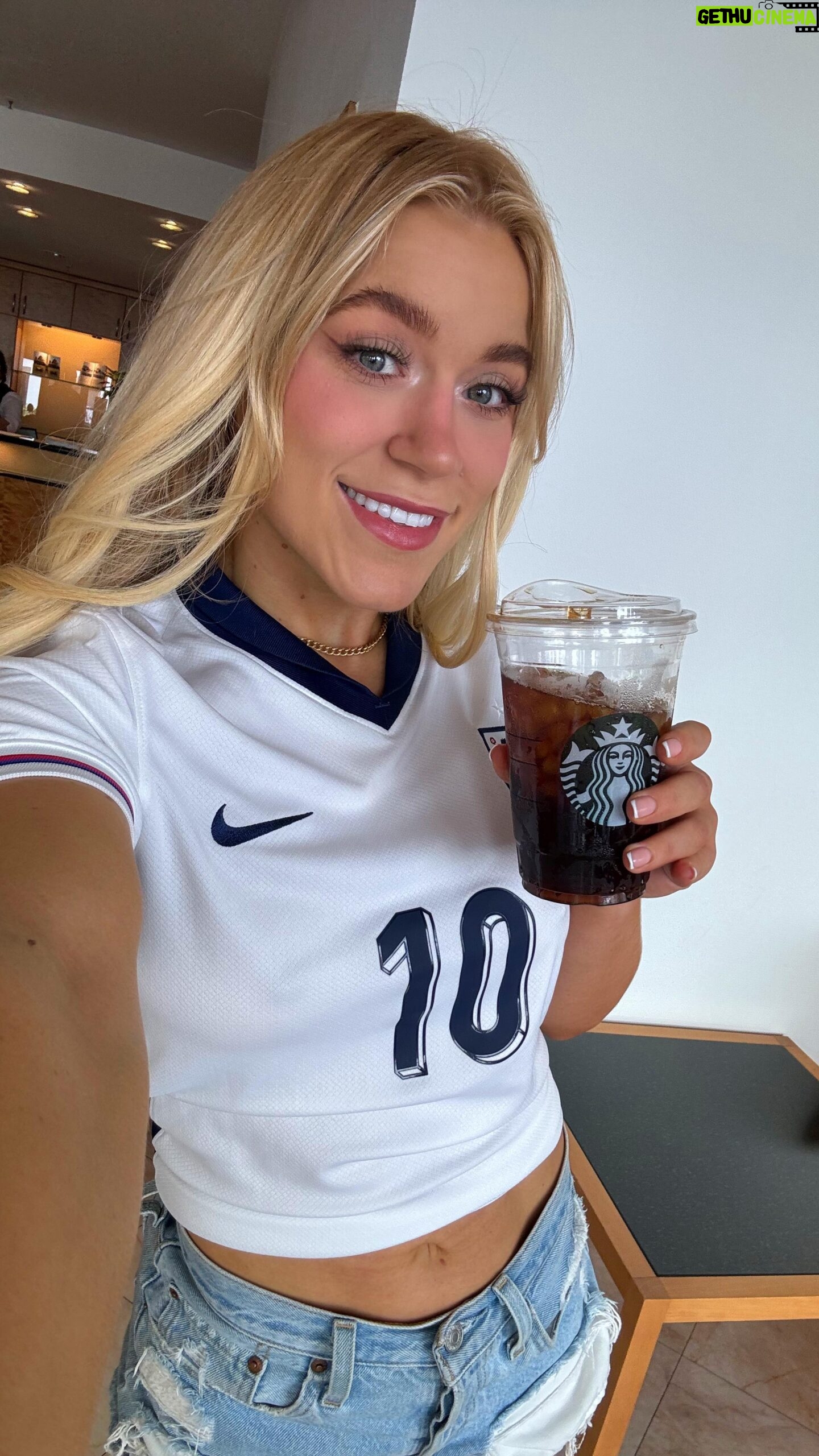 Elle Brooke | Gethu Cinema