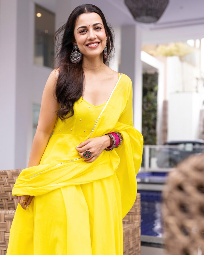 Actress Esha Kansara HD Instagram Photos and Wallpapers August 2024 ...