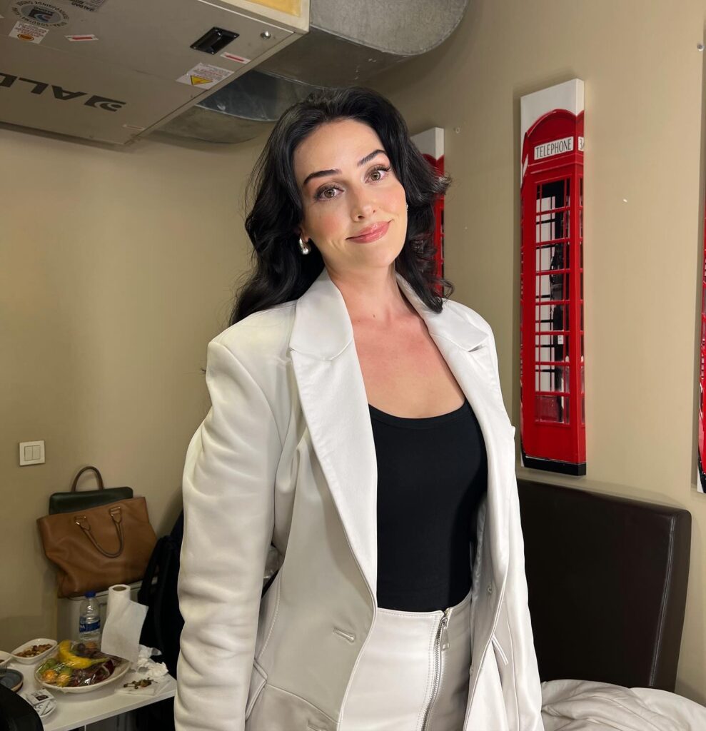 Actress Esra Bilgiç HD Instagram Photos and Wallpapers June 2024 ...