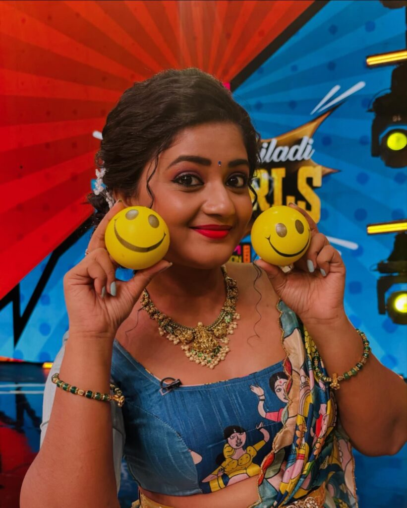 Actress Gomathi Priya HD Instagram Photos and Wallpapers August 2024 ...