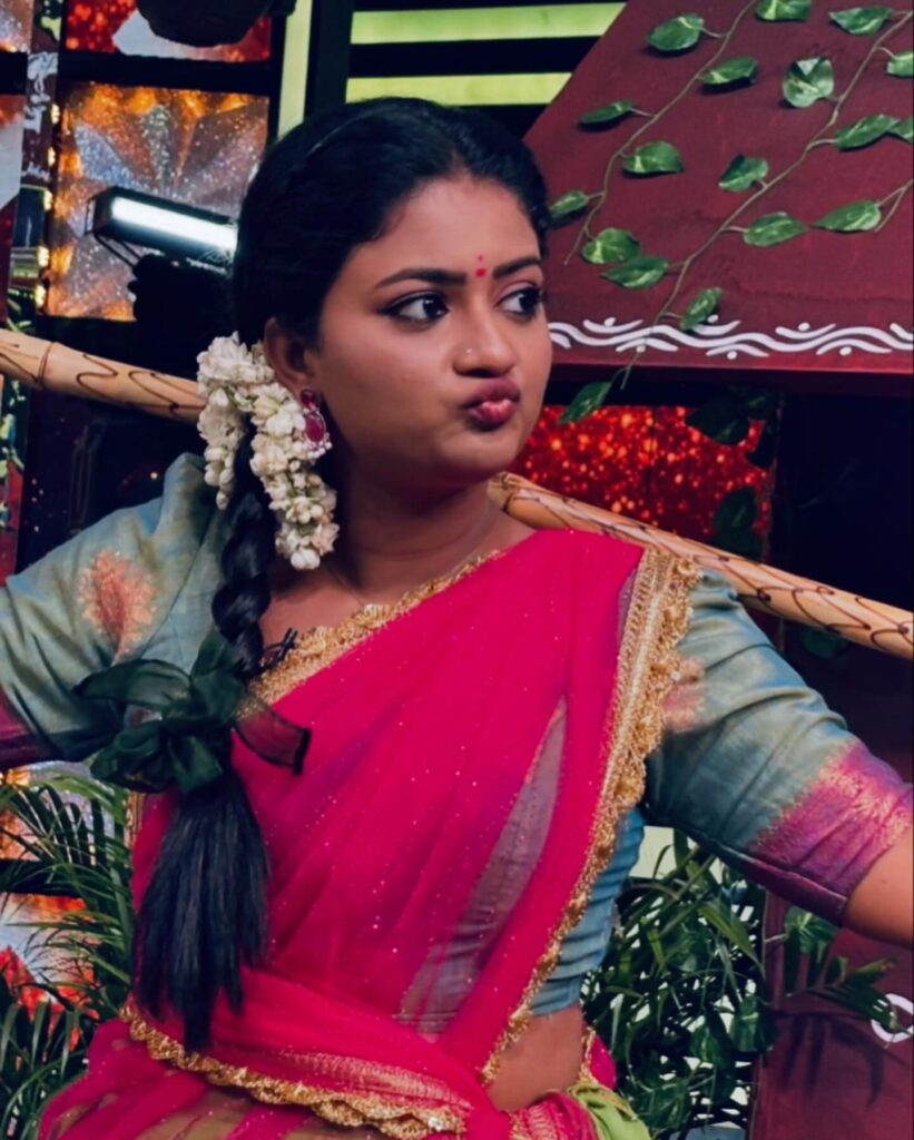 Actress Gomathi Priya HD Instagram Photos and Wallpapers July 2024 ...