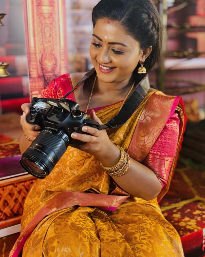 Actress Gomathi Priya HD Instagram Photos and Wallpapers July 2024 ...