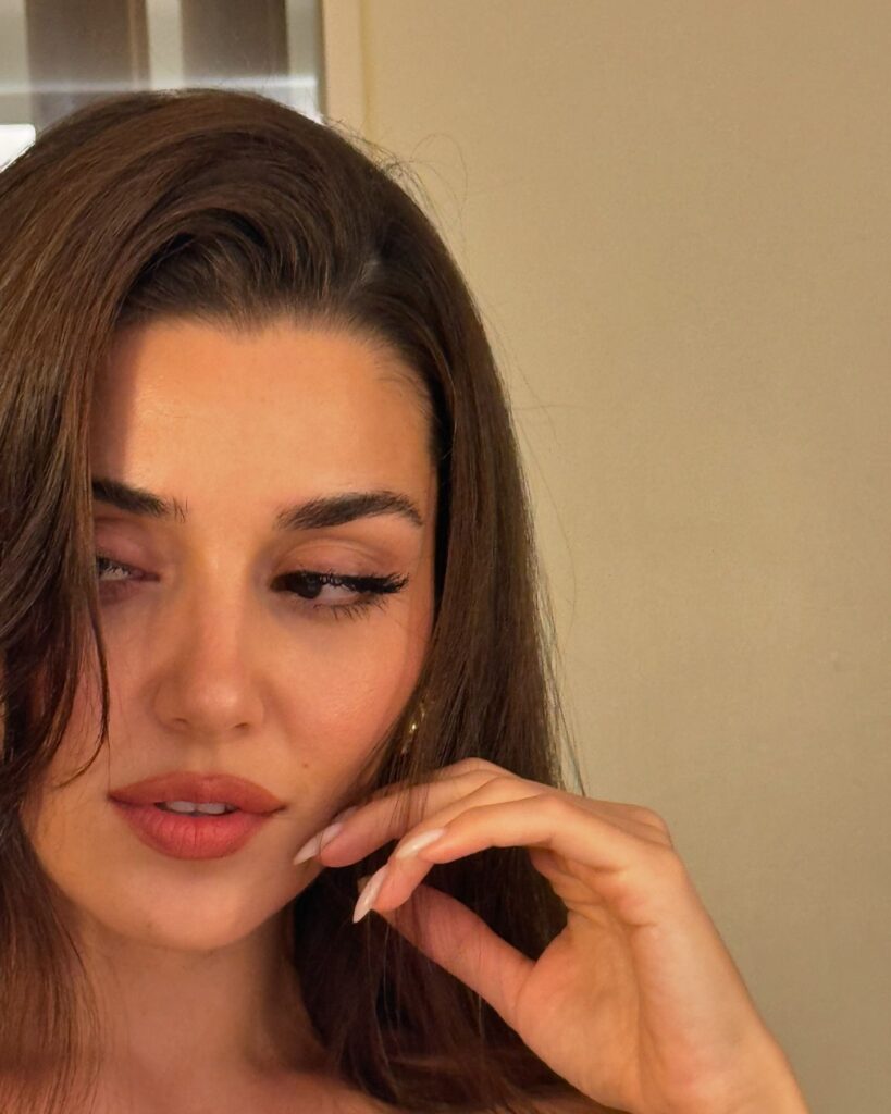 Actress Hande Erçel HD Instagram Photos and Wallpapers July 2024 ...