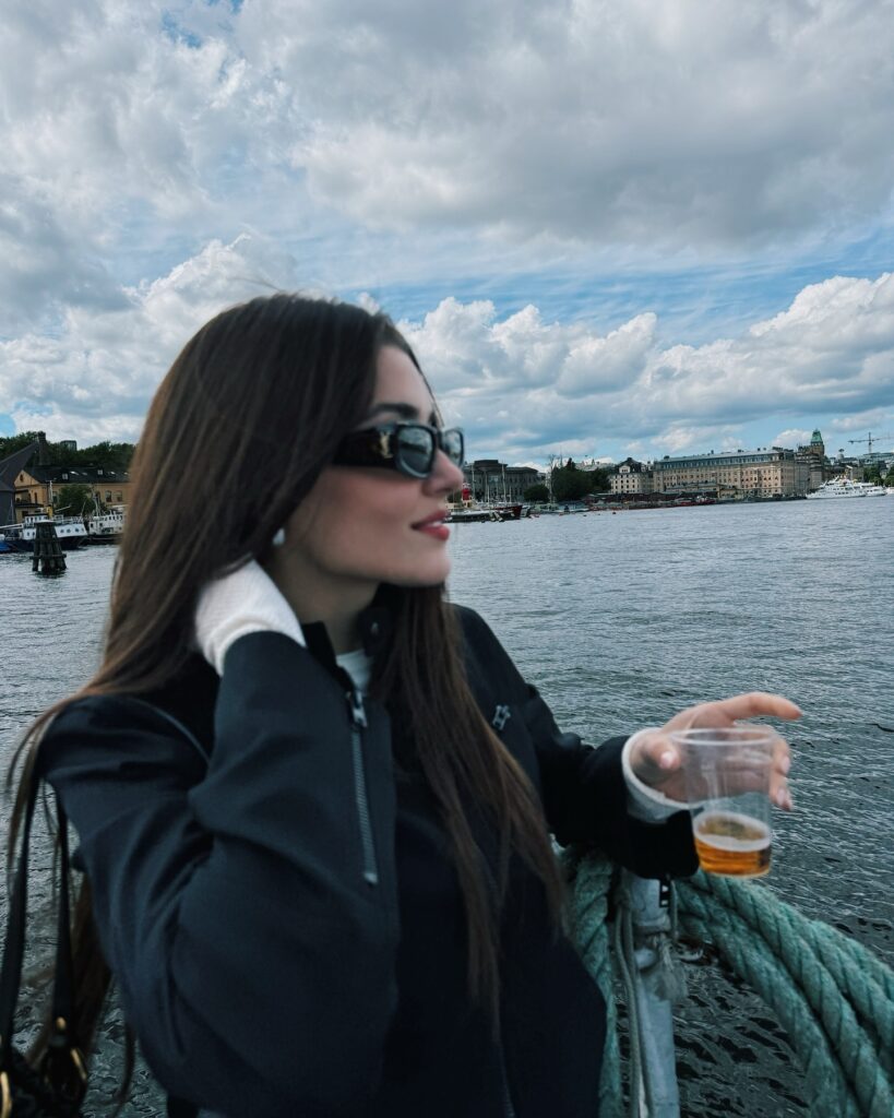 Actress Hande Erçel HD Instagram Photos and Wallpapers July 2024 ...