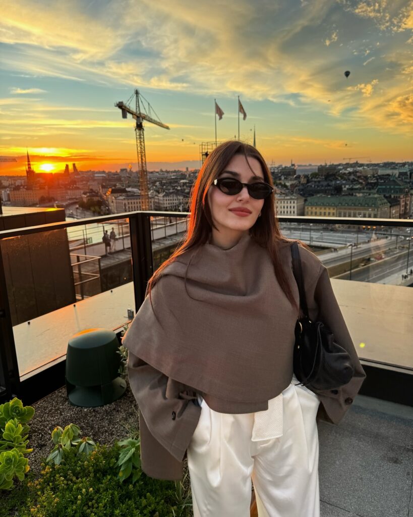 Actress Hande Erçel HD Instagram Photos and Wallpapers July 2024 ...