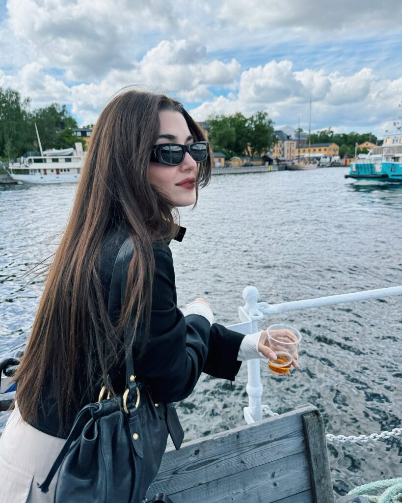 Actress Hande Erçel HD Instagram Photos and Wallpapers July 2024 ...