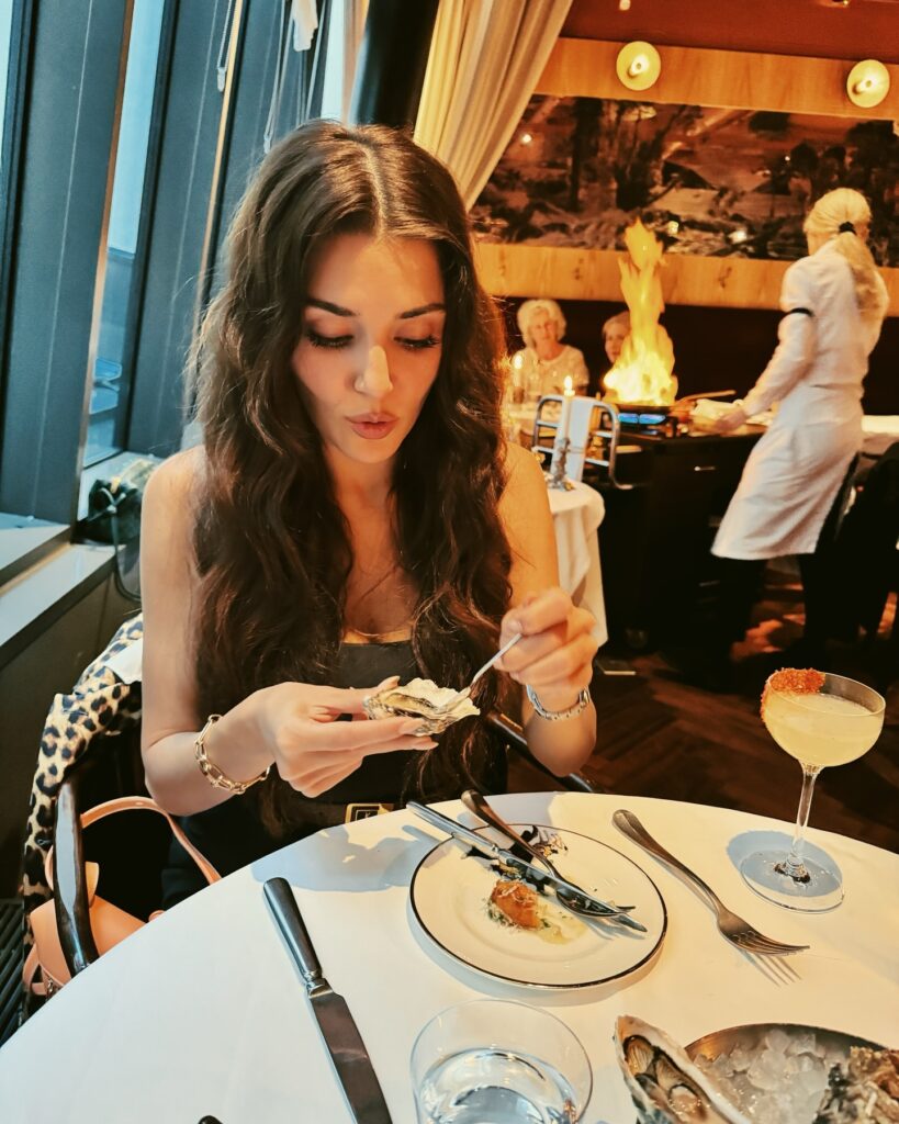 Actress Hande Erçel HD Instagram Photos and Wallpapers July 2024 ...